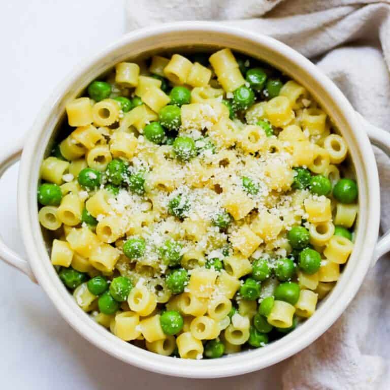 Pasta e Piselli (Italian Pasta and Peas Recipe) - Savas Kitchen